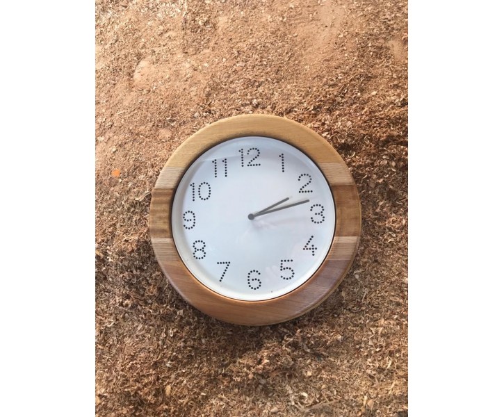 RELOJES DE PARED HECHOS DE MADERA.